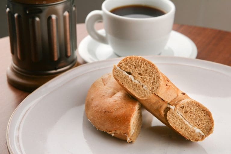 Tech Time Warp: Bagle worm spreads through its simplicity